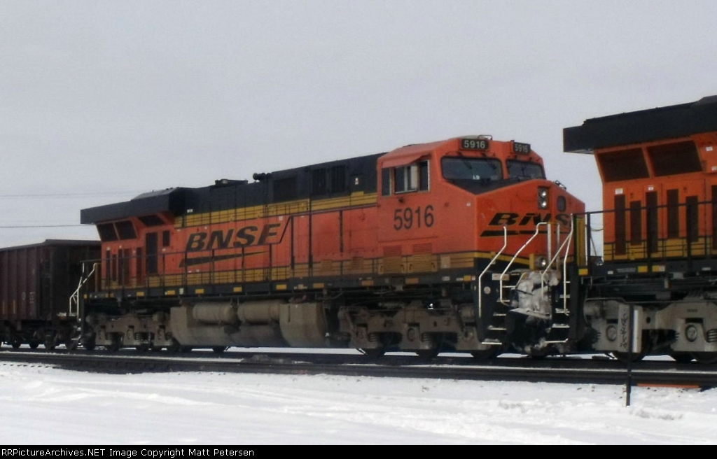 BNSF 5916